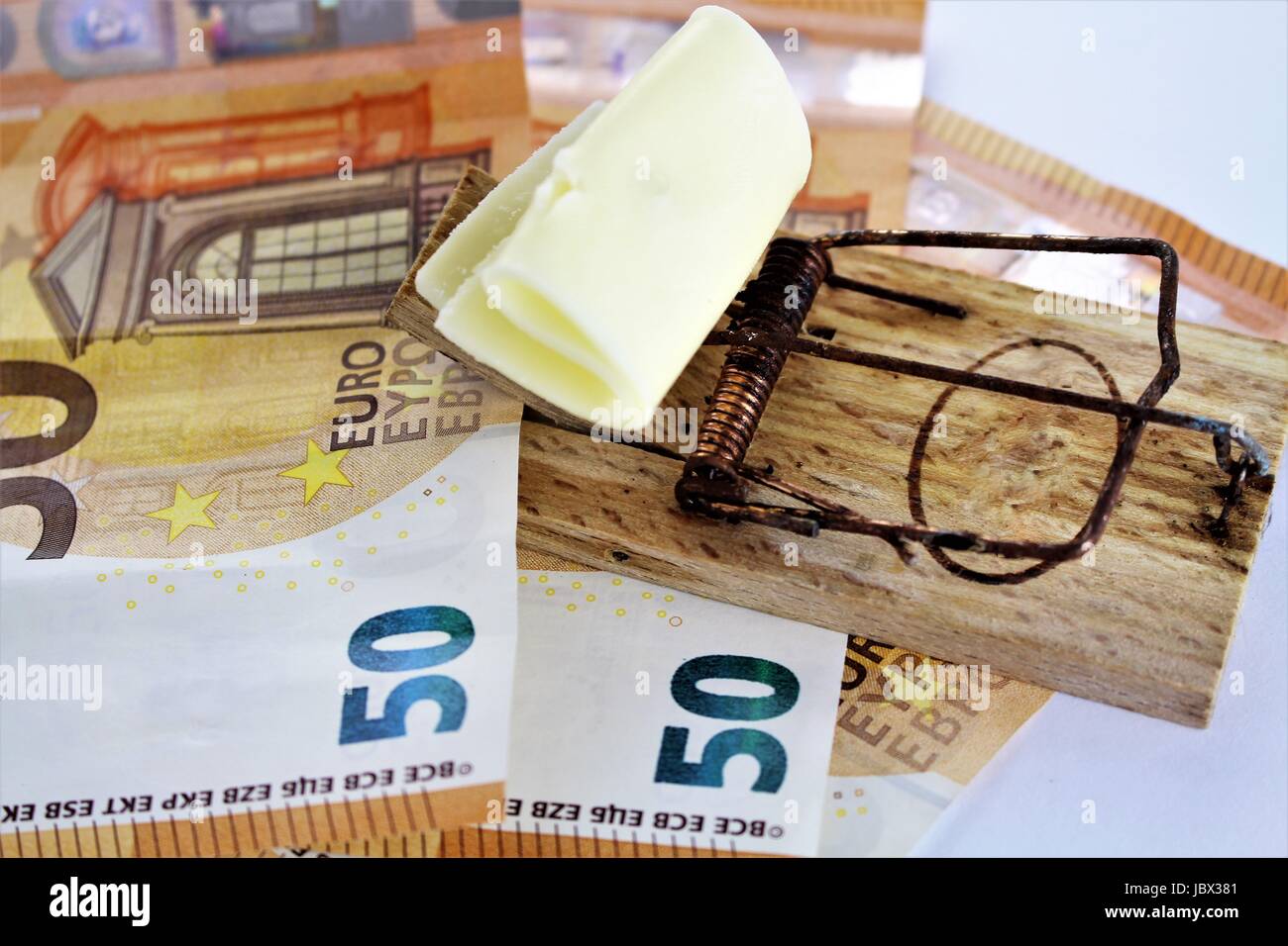 An image of a mousetrap with cheese and money Stock Photo - Alamy