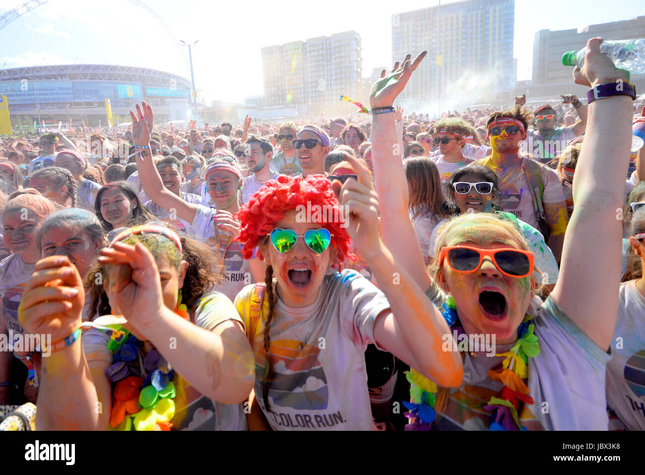 Crowd colours hi-res stock photography and images - Alamy