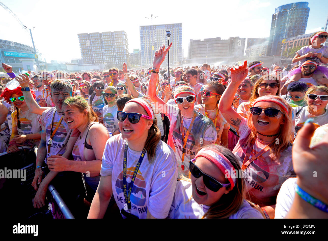 Girls partying london hi-res stock photography and images - Alamy