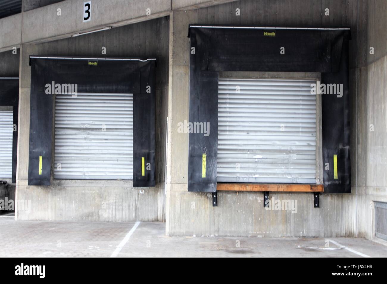 Moving truck ramp hi-res stock photography and images - Alamy