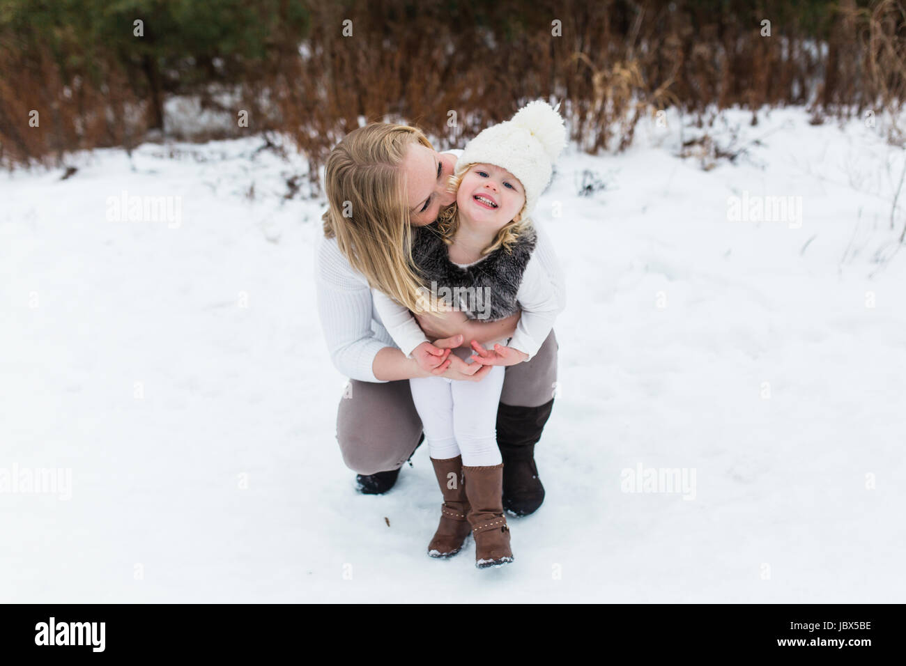 Mother and daughter hugging and kissing hi-res stock photography and images - Alamy