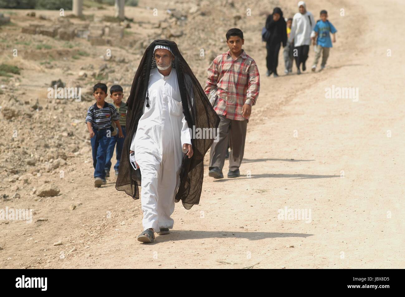 Iraq, people on the outskirts of Nassiriya city Stock Photo - Alamy