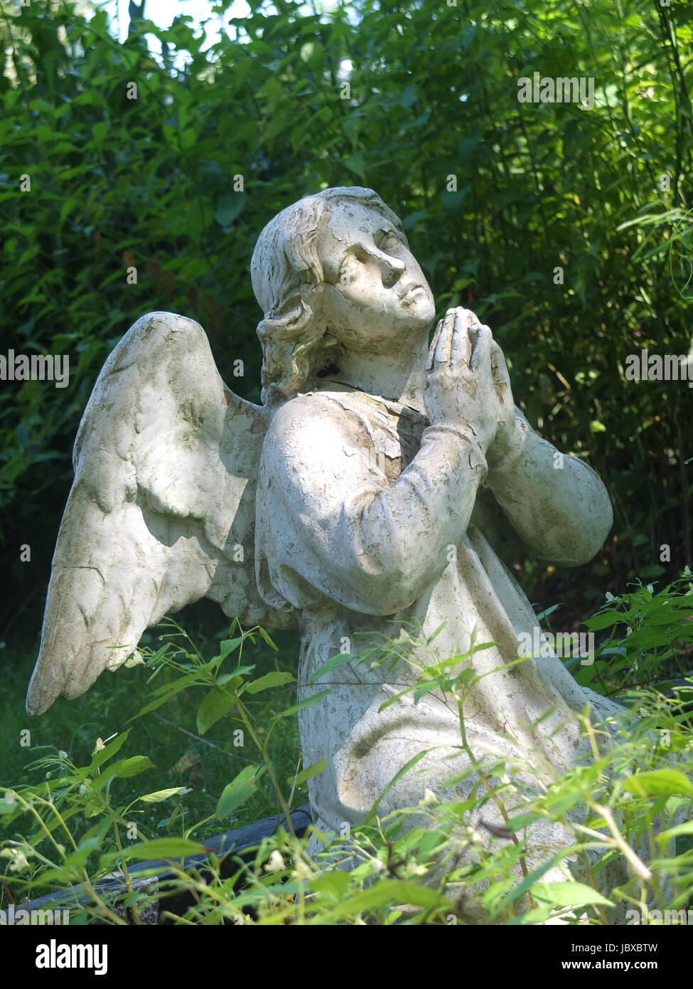 Praying angels hi-res stock photography and images - Alamy