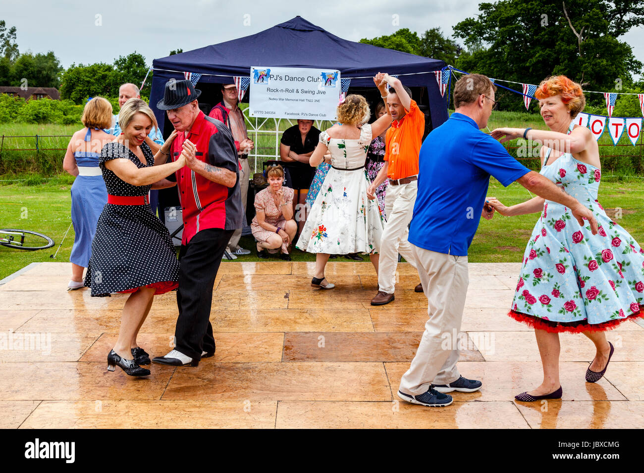 Traditional english old time dance hi-res stock photography and images ...