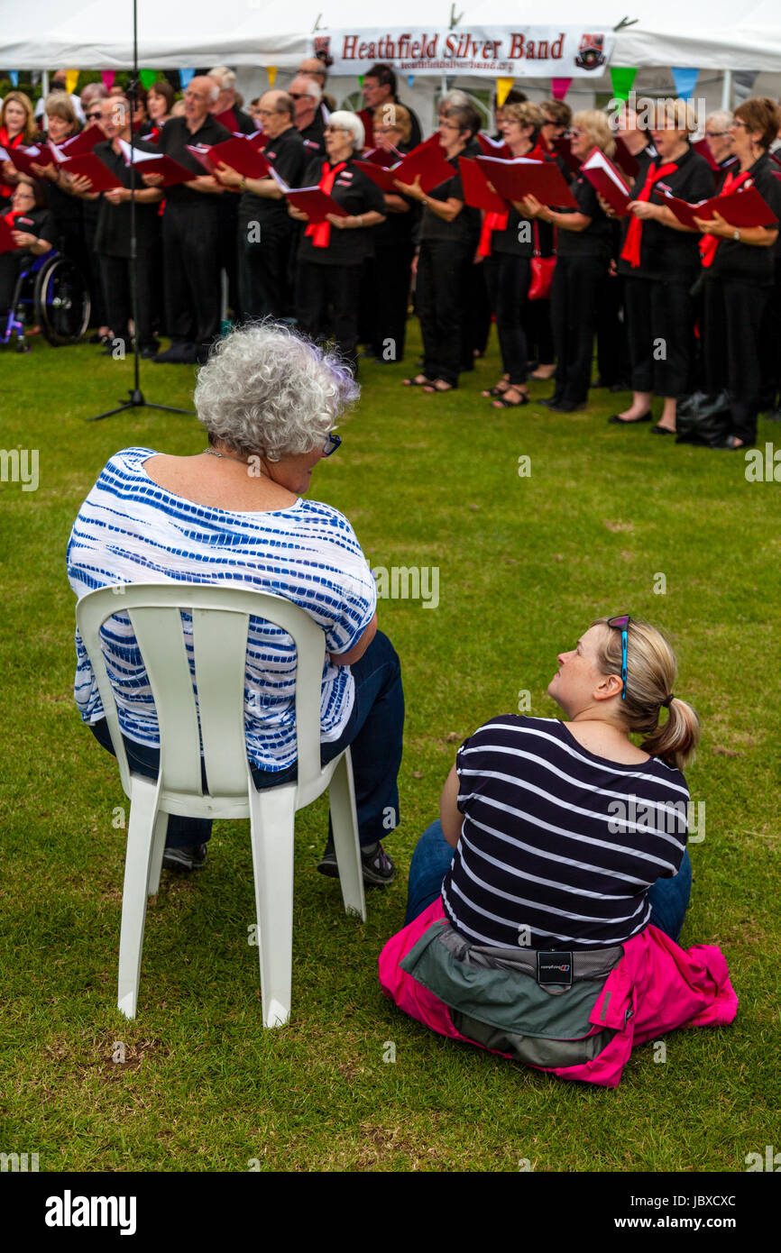 Singing choir adults hi-res stock photography and images - Alamy