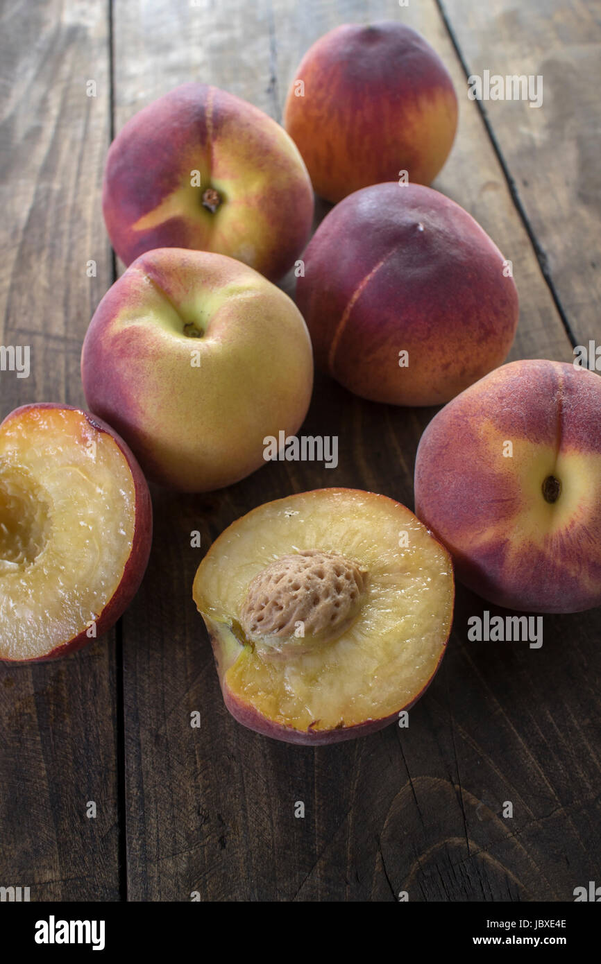 Group peaches whole green hi-res stock photography and images - Alamy