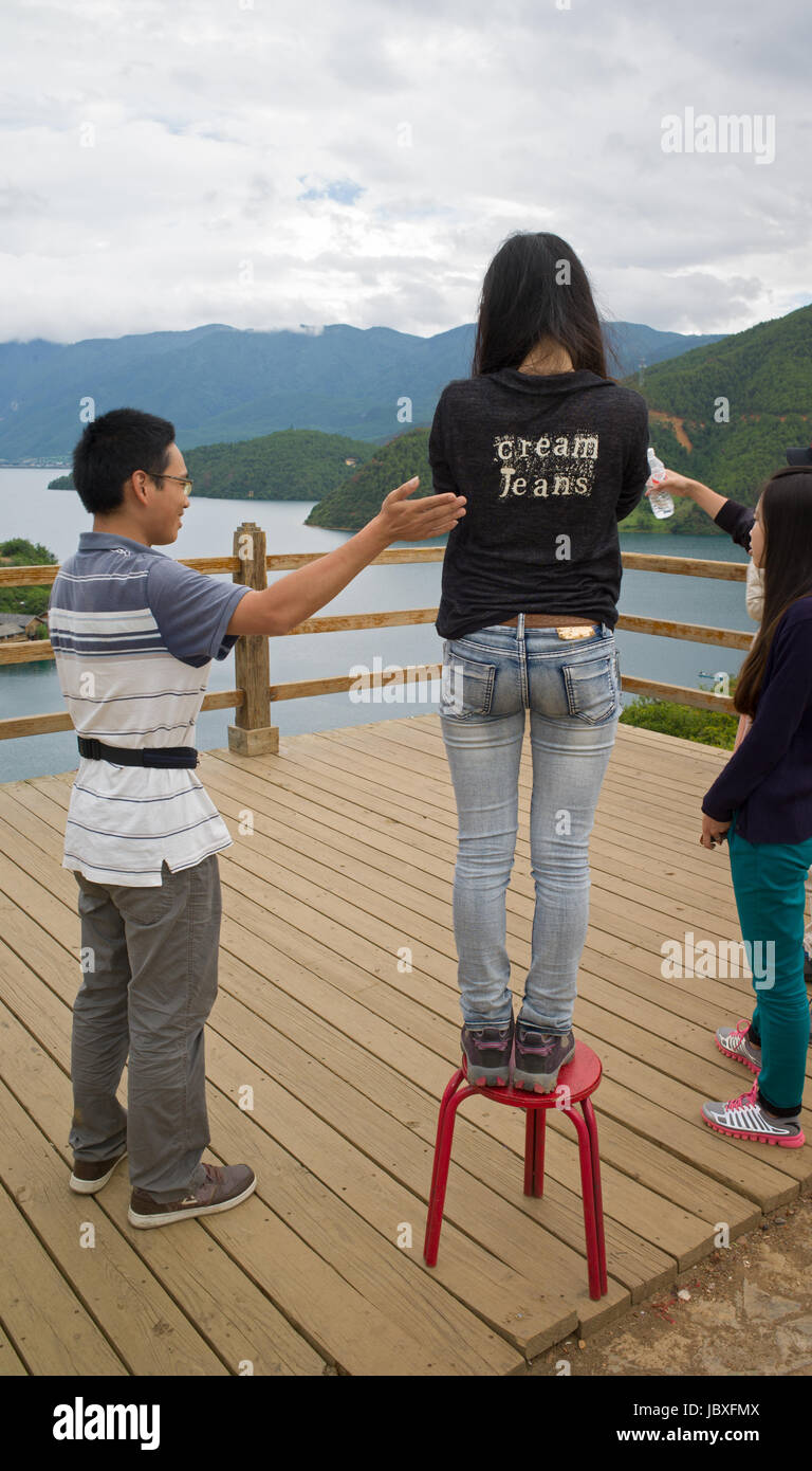 Man offering assistance hi-res stock photography and images - Alamy