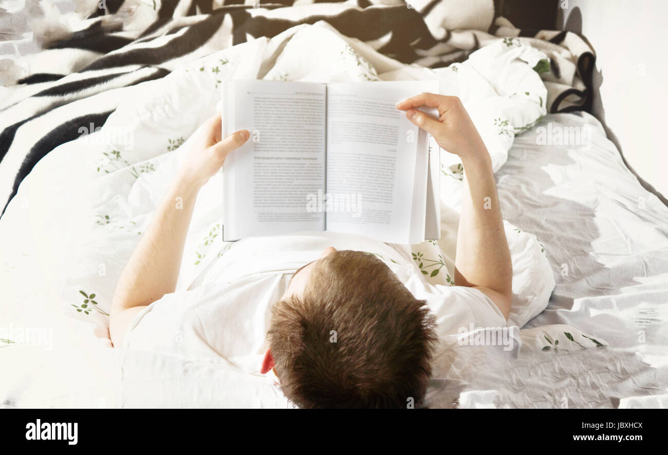 Man book night bed hi-res stock photography and images - Alamy