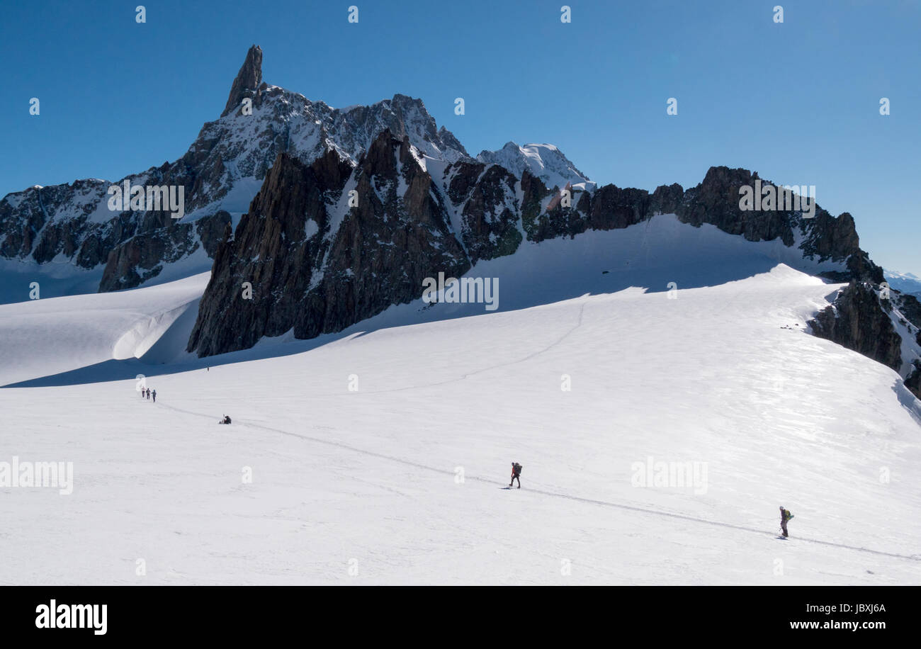 A group of mountaineers that aim to conquest the Dent du Geant peak (in ...