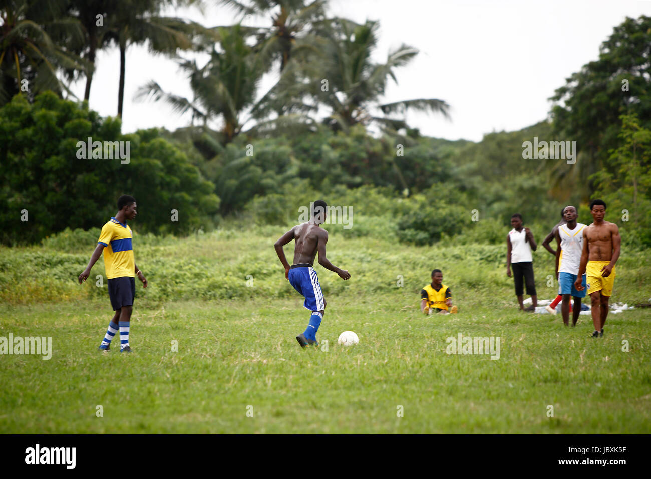 African football match burkina faso hi-res stock photography and images ...