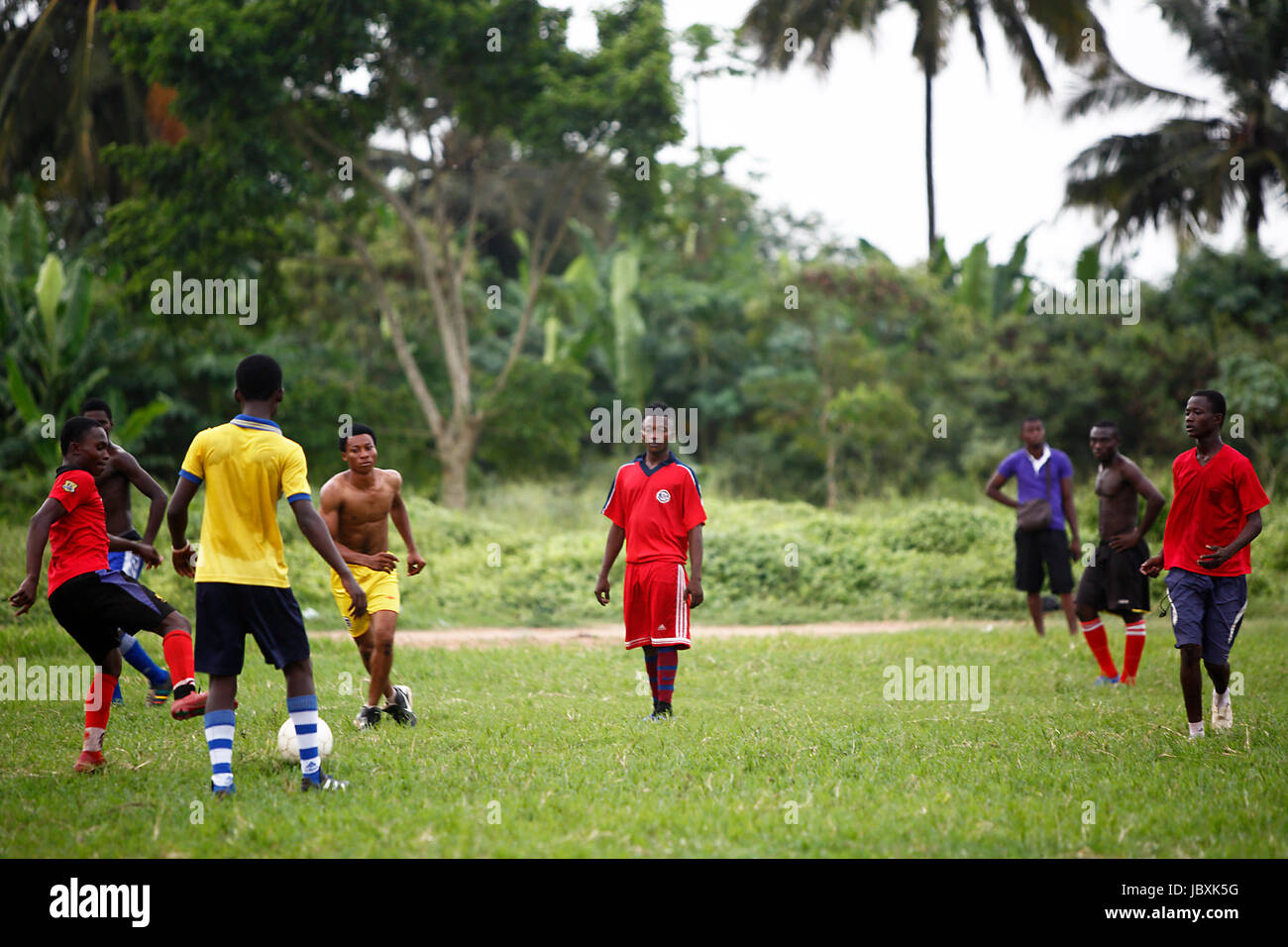 African football match burkina faso hi-res stock photography and images ...