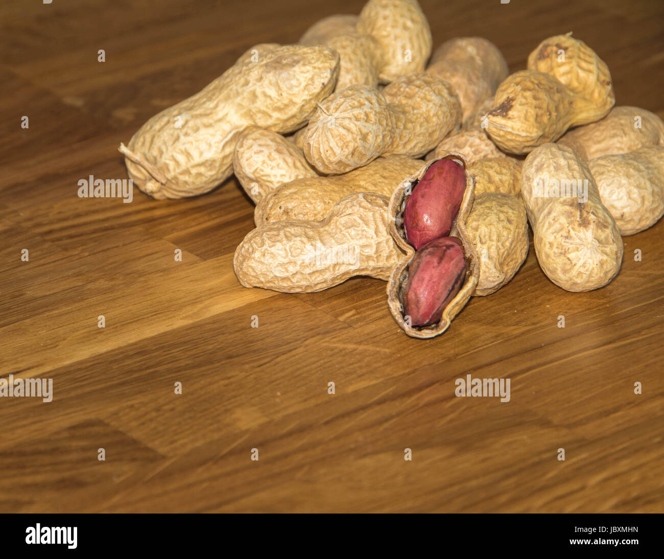 Natural peanuts hi-res stock photography and images - Alamy