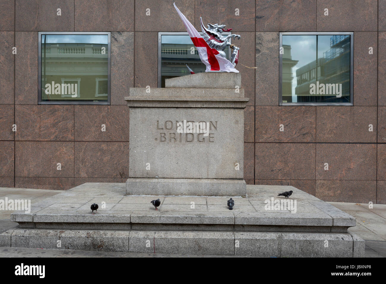 London bridge flag hi-res stock photography and images - Alamy