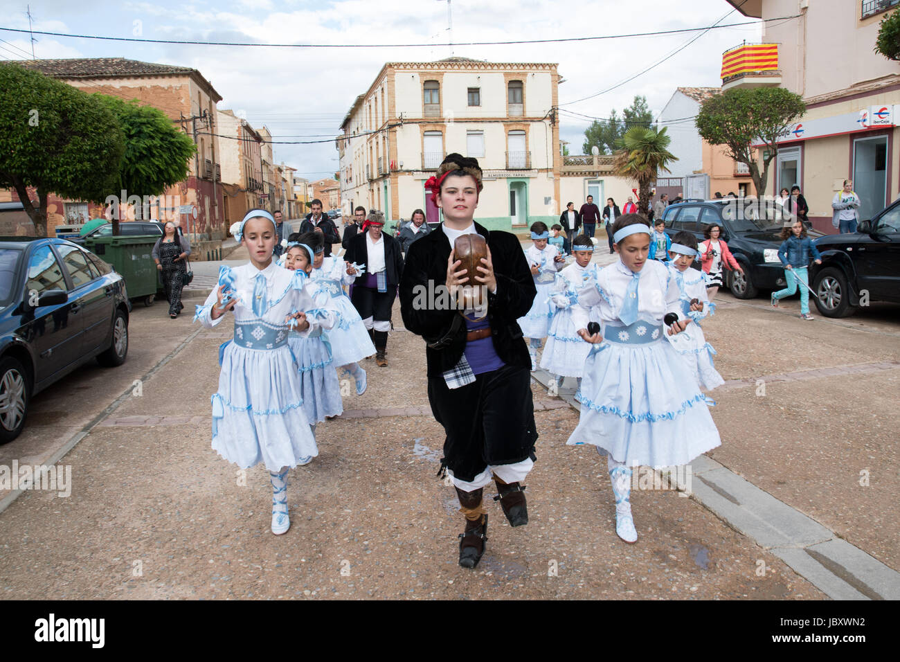 Cetina, Spain. 18th May, 2017. The 'danzantes' lead by the 'Mayoral ...