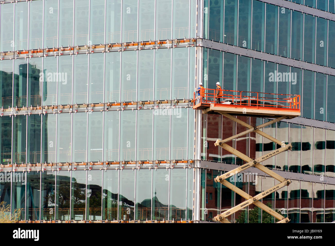Working at height construction hi-res stock photography and images - Alamy