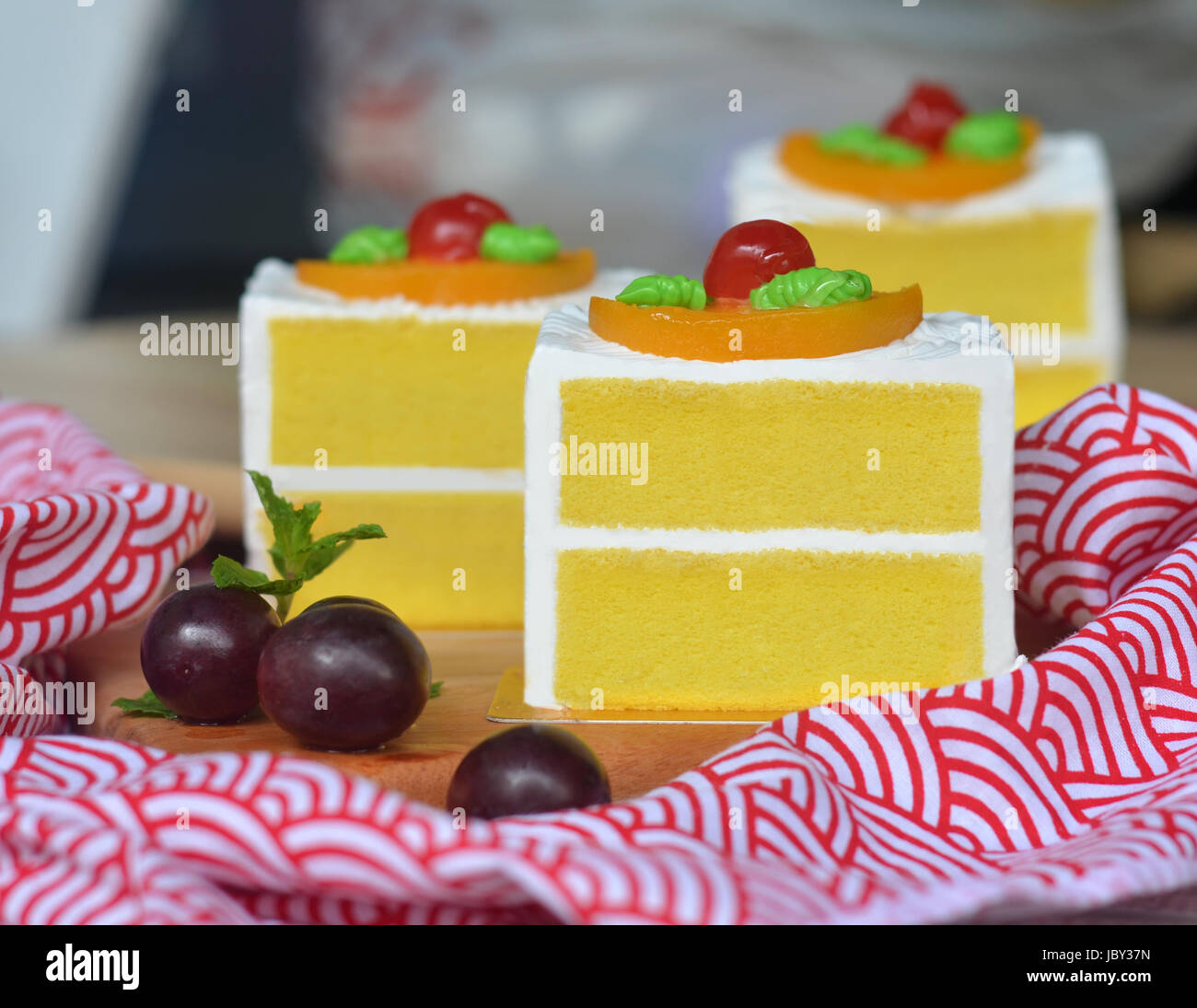Kue sponge hi-res stock photography and images - Alamy
