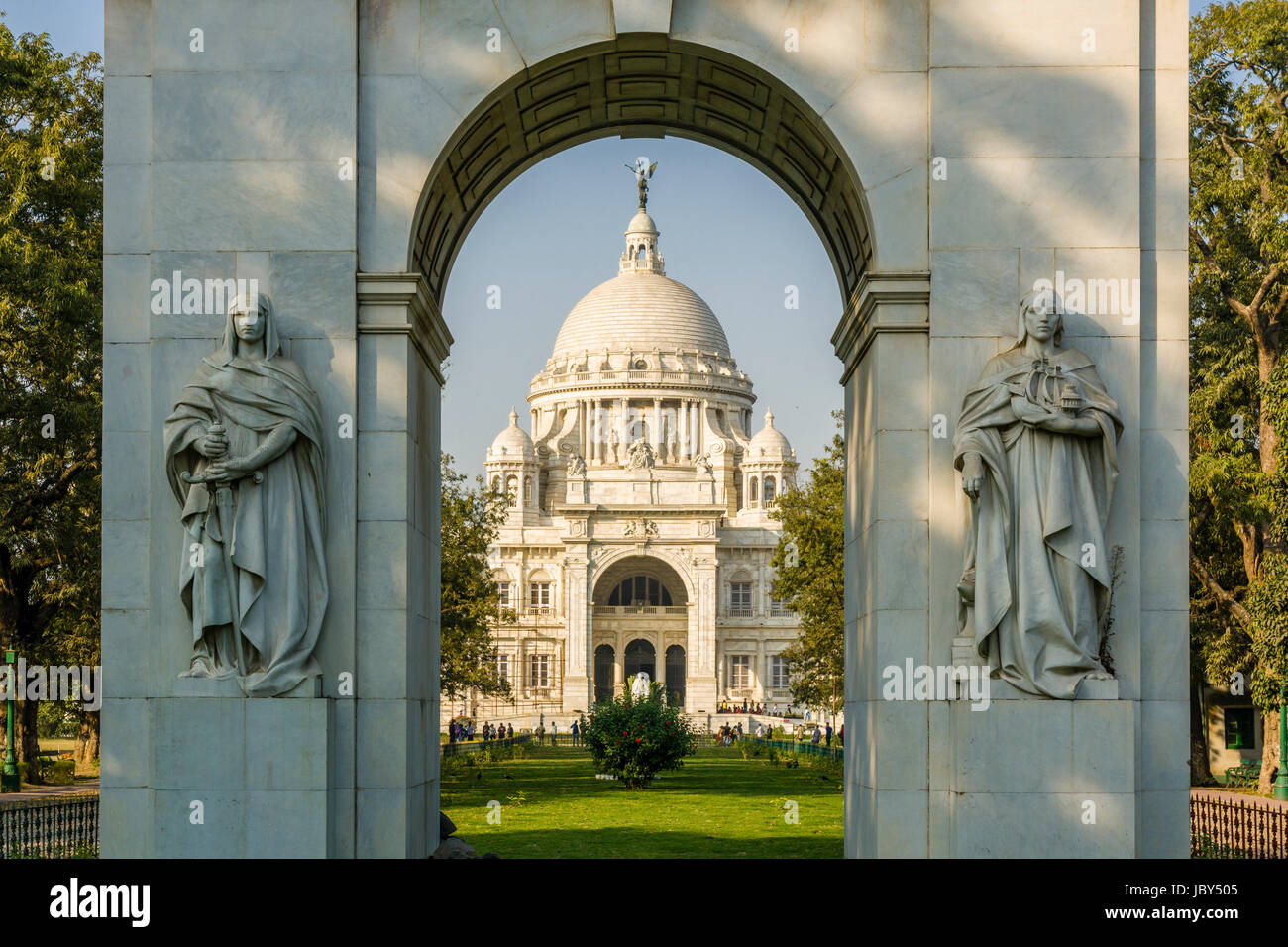 Victoria memorial monument and kolkata hi-res stock photography and ...