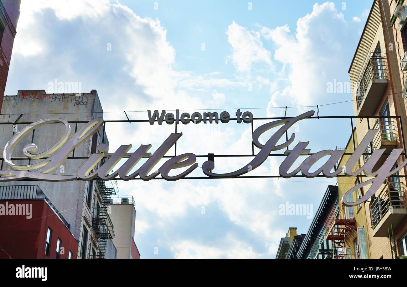 The Little Italy neighborhood in lower Manhattan near Mulberry Street ...
