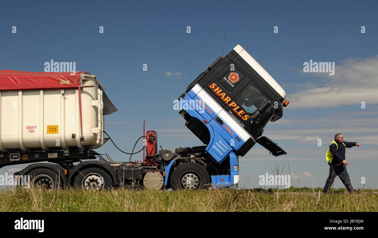 Broken Down Lorry High Resolution Stock Photography and Images - Alamy