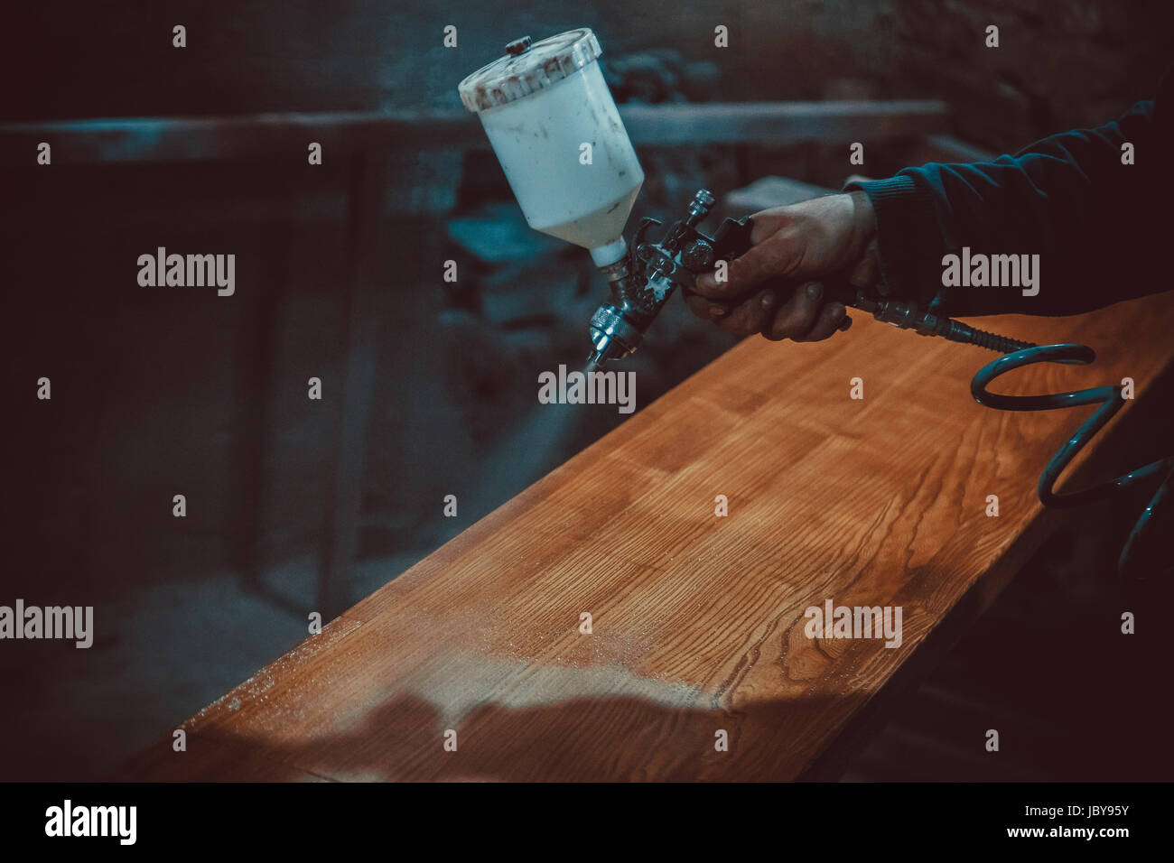 Hand spray painting hi-res stock photography and images - Alamy