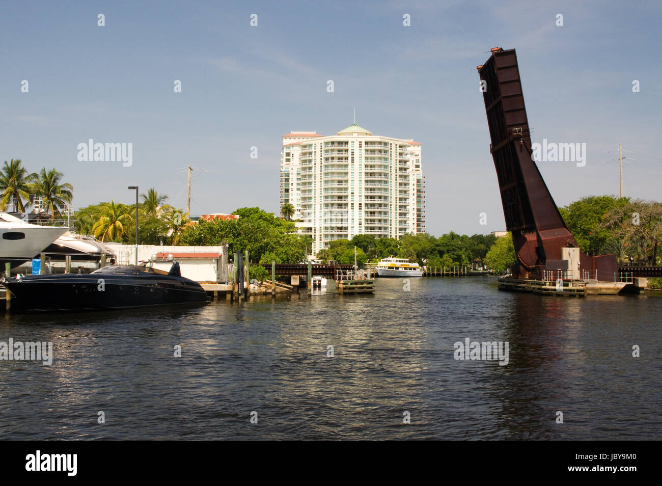 dock,entrance,harbor,fort lauderdale,drawbridge,pier,boat,yacht,pass ...