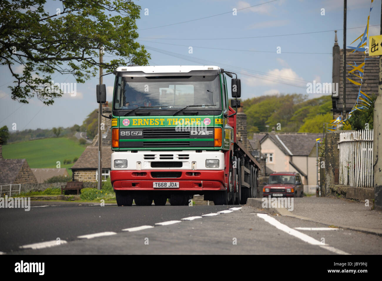 Ernest Thorpe Transport DAF, pulling a flatbed trailer, running through ...