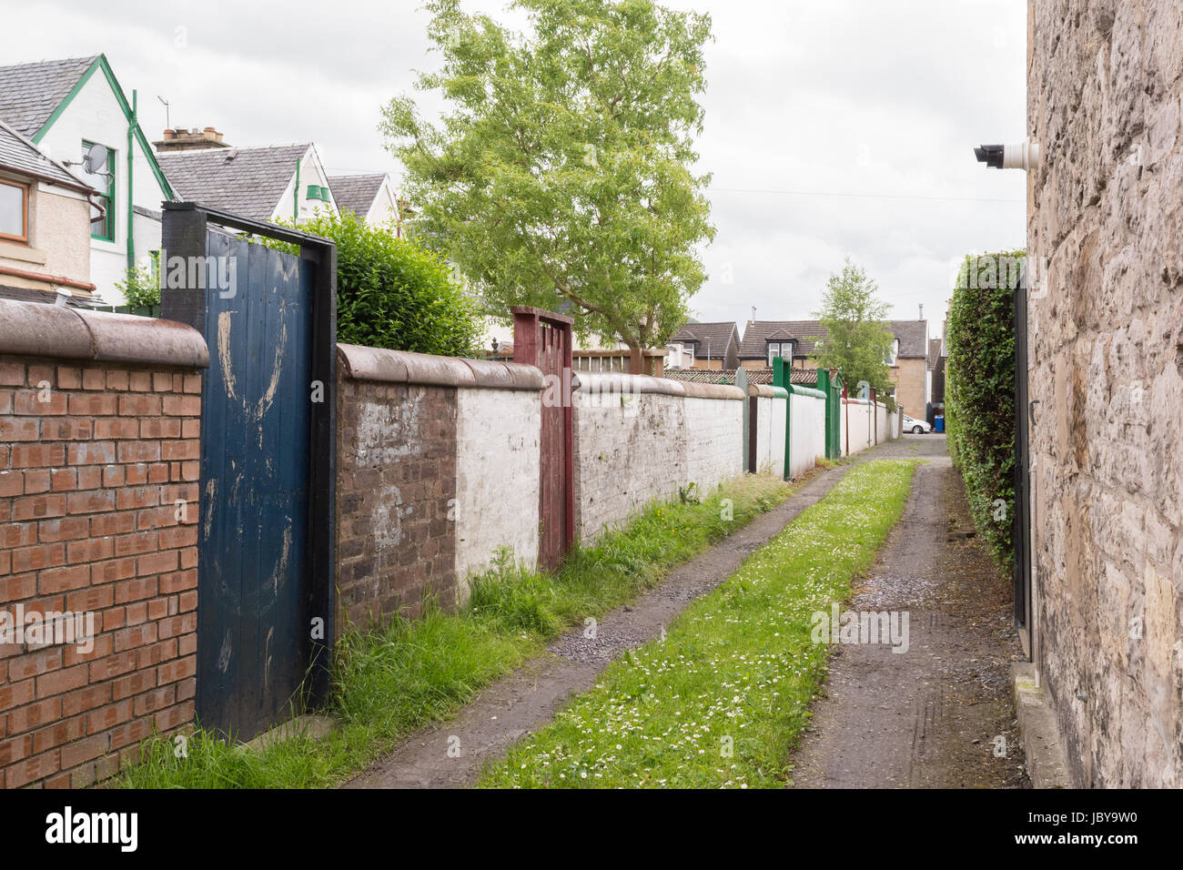 Narrow alley hi-res stock photography and images - Alamy