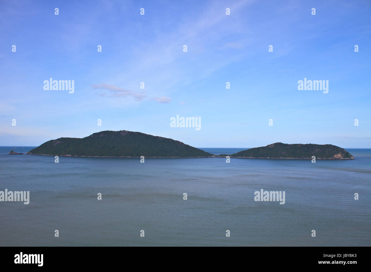 Beautiful tropical island, beach landscape, blue ocean in summer Stock ...