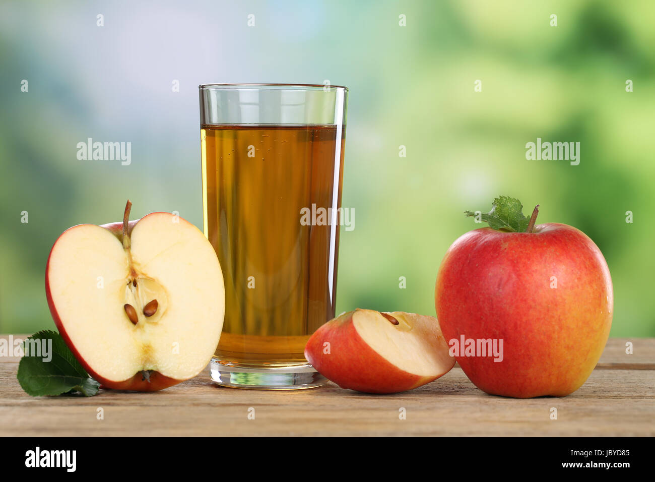 Roter apfelsaft hi-res stock photography and images - Alamy