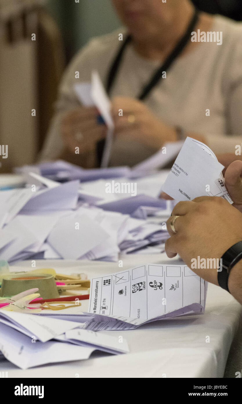 Counting ballot papers hi-res stock photography and images - Alamy