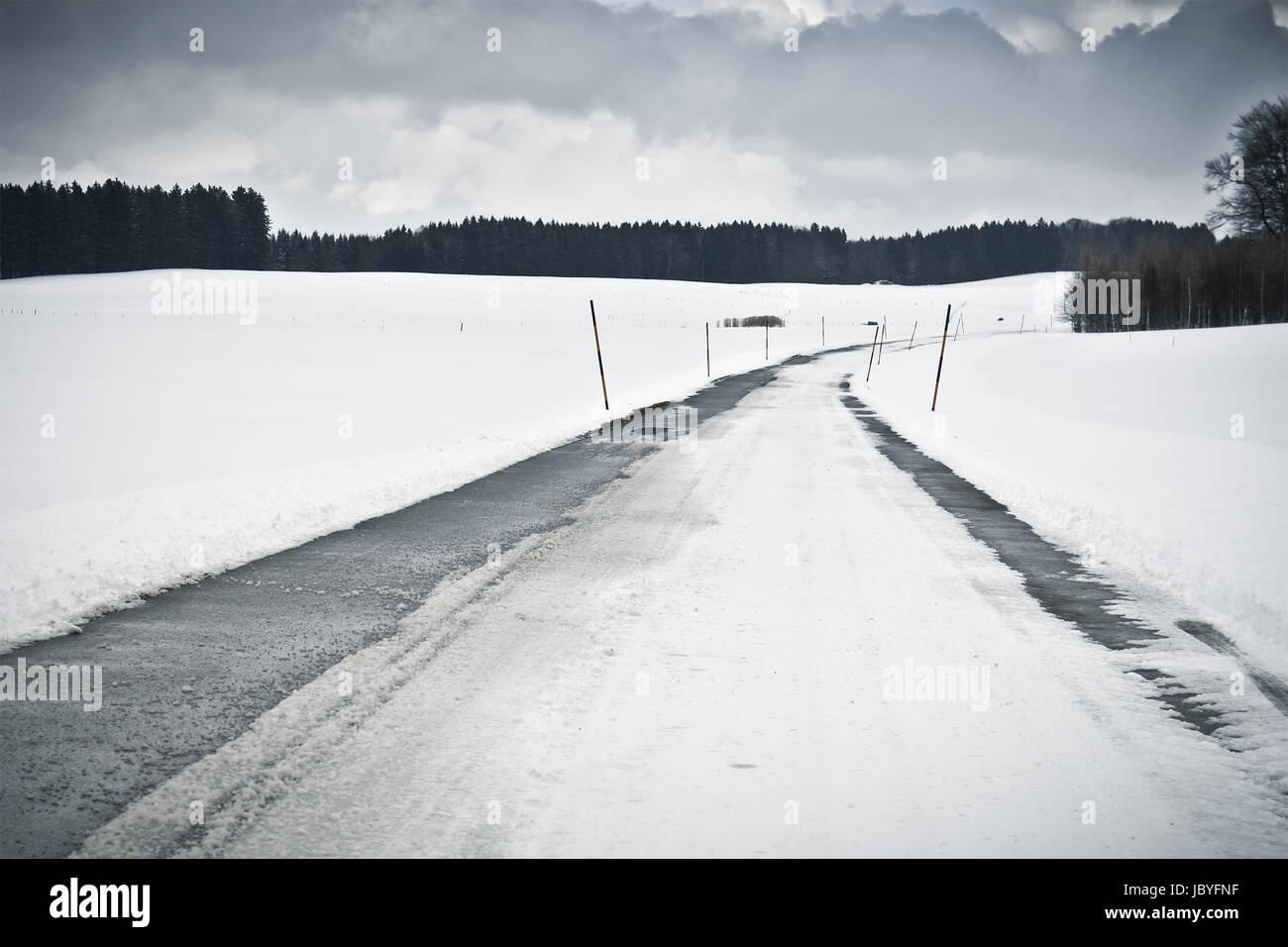 An image of a snowy road in a winter scenery Stock Photo - Alamy