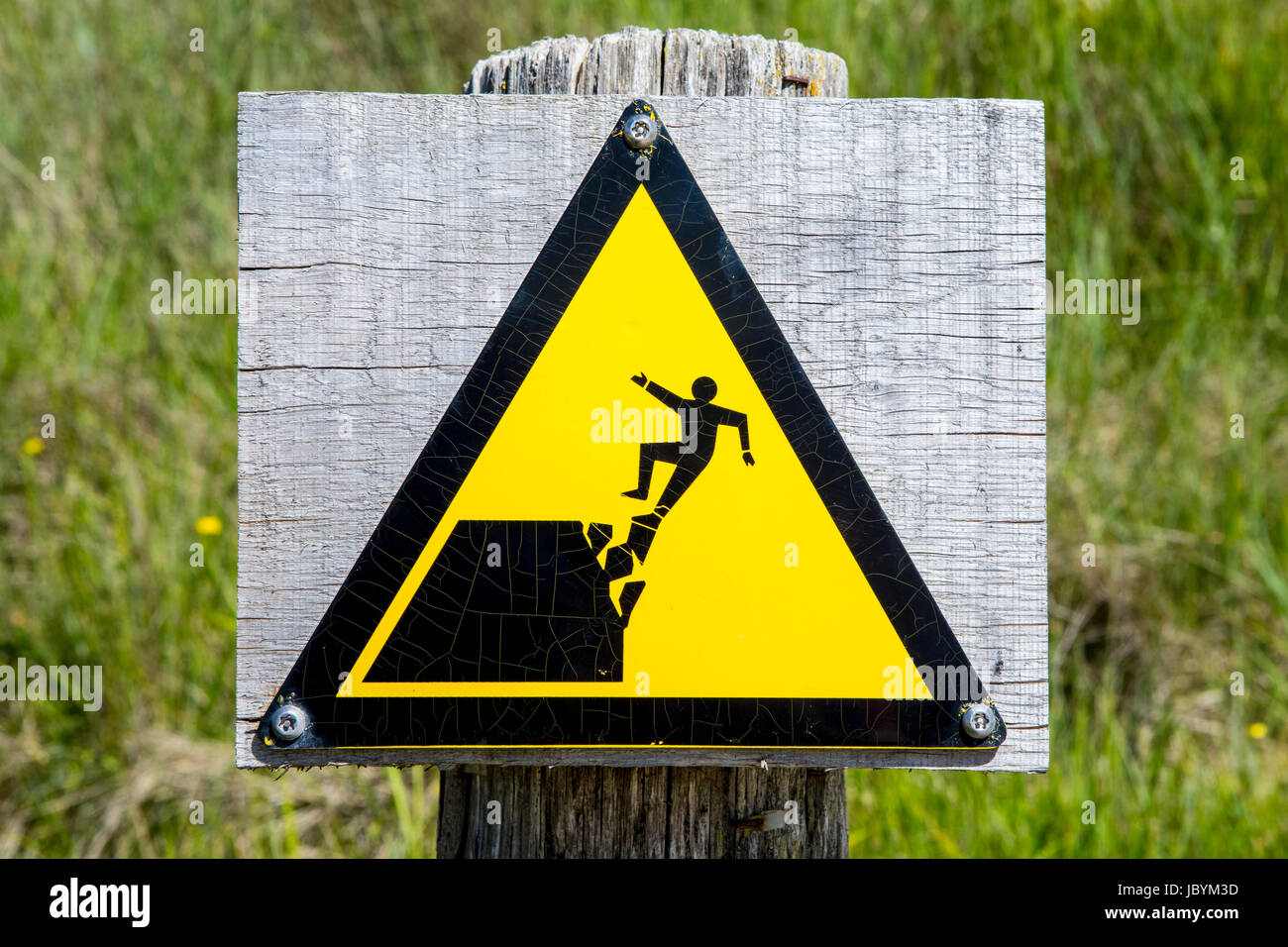 A sign cautioning people of dangerous cliff edges Stock Photo - Alamy