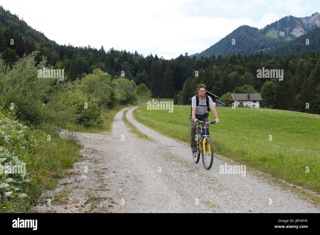 Radfahrer auf straße hi-res stock photography and images - Alamy