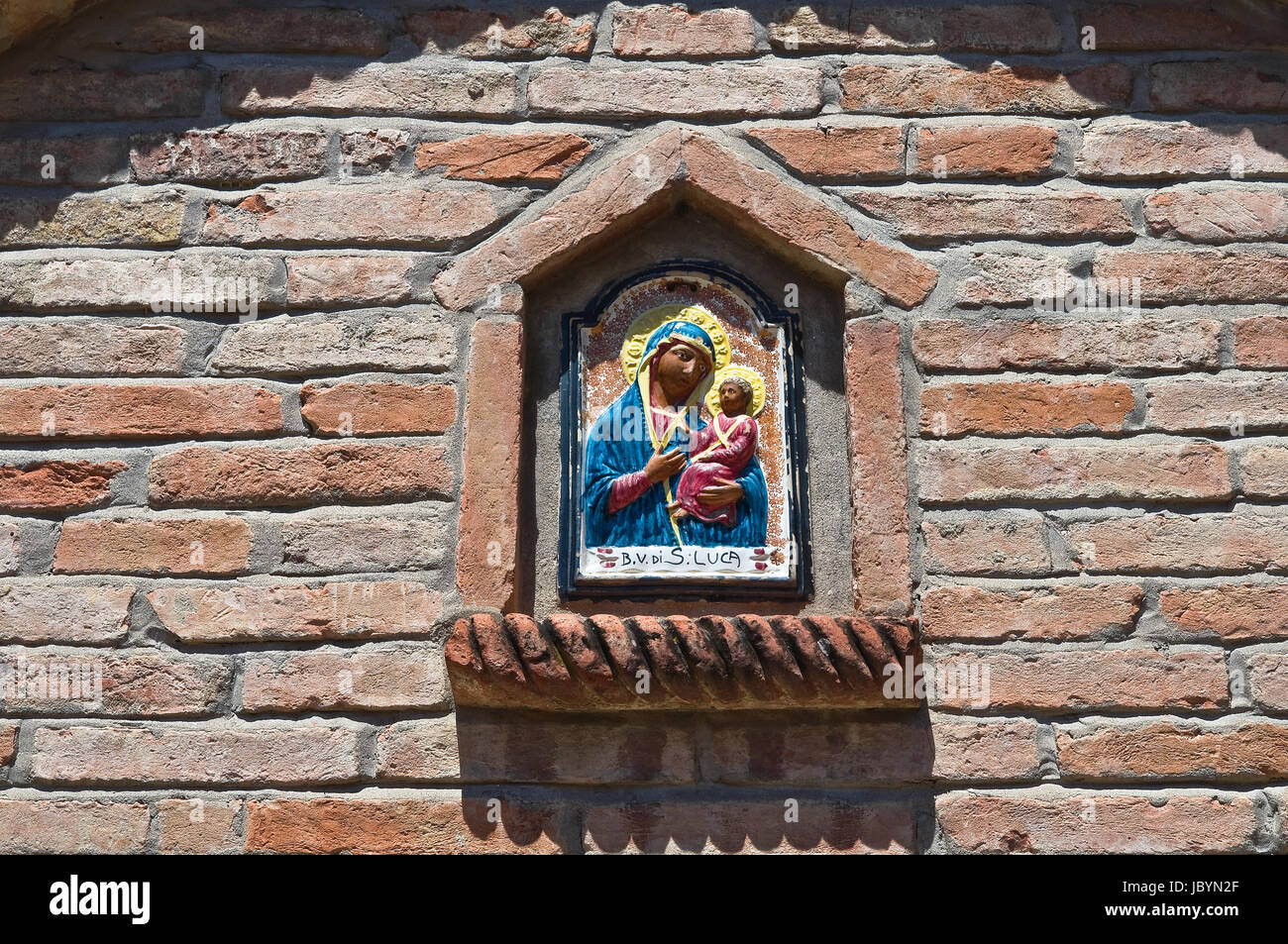 Religious icon in wall niche hi-res stock photography and images - Alamy