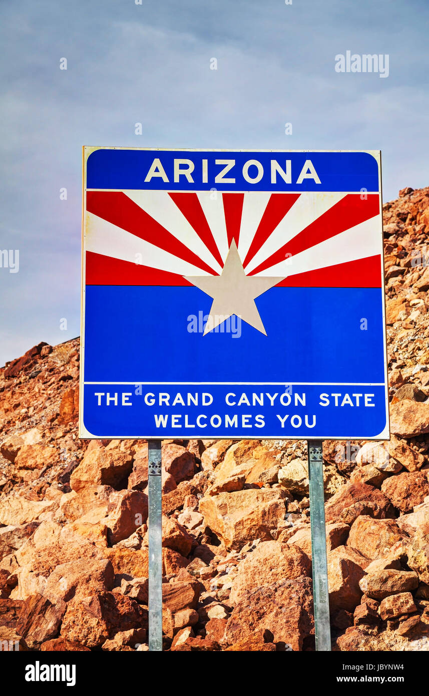 Arizona road sign at the state border Stock Photo - Alamy