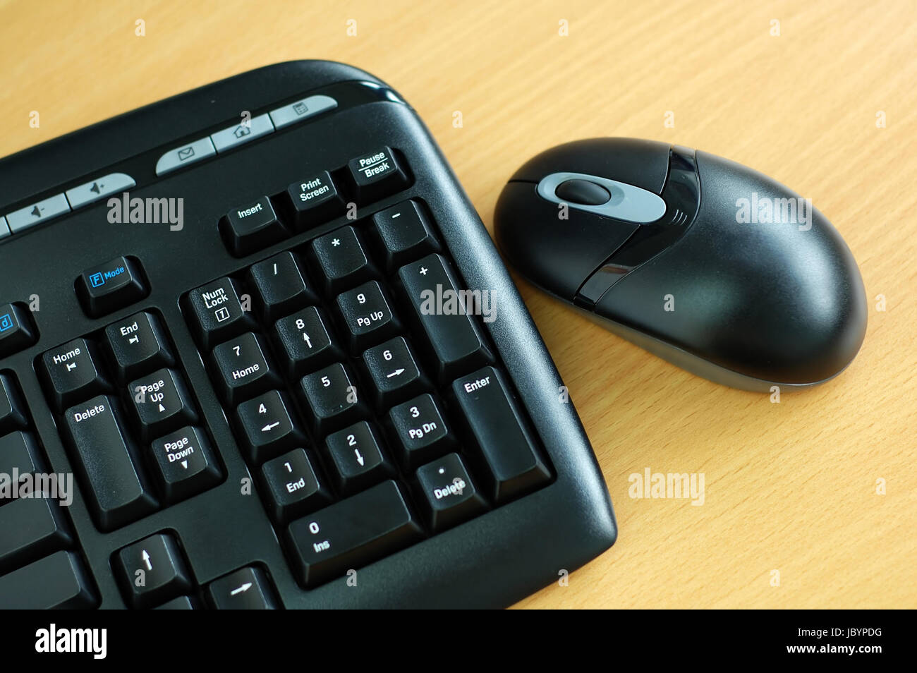 Black wirel keyboard and mouse on desk Stock Photo - Alamy
