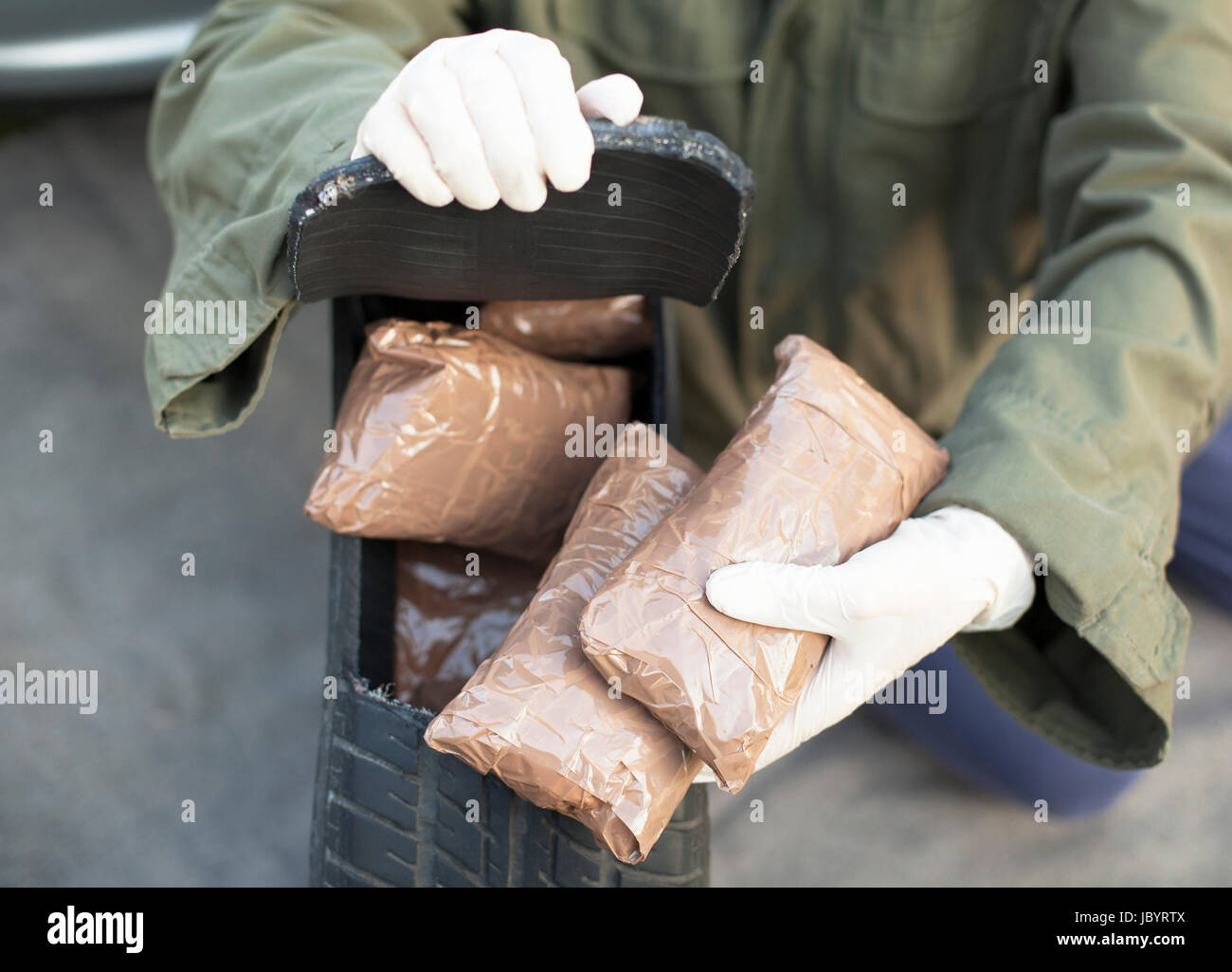 Packets of heroin hi-res stock photography and images - Alamy