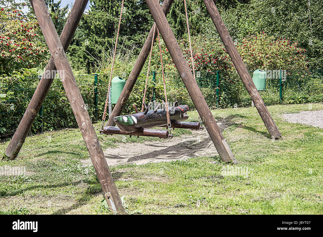 Kinderspielplatz mit Schaukeln und Wippe Stock Photo - Alamy