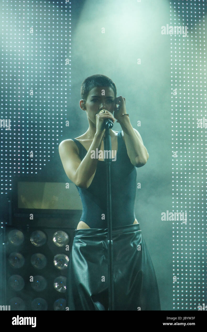 Frida gold hi-res stock photography and images - Alamy