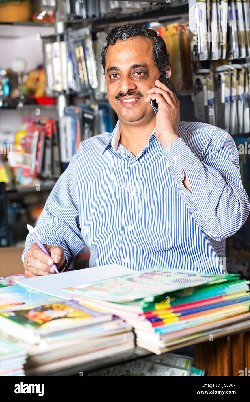 Books and stationary hi-res stock photography and images - Alamy