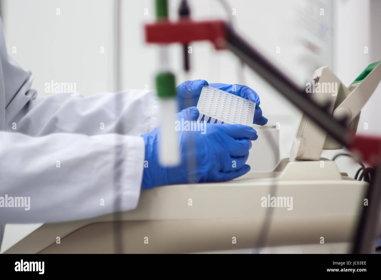 Pipettes in laboratory hi-res stock photography and images - Alamy