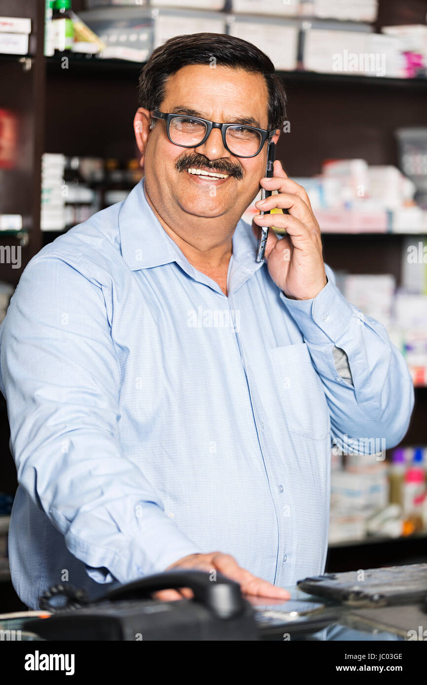 Selling phone store hi-res stock photography and images - Alamy