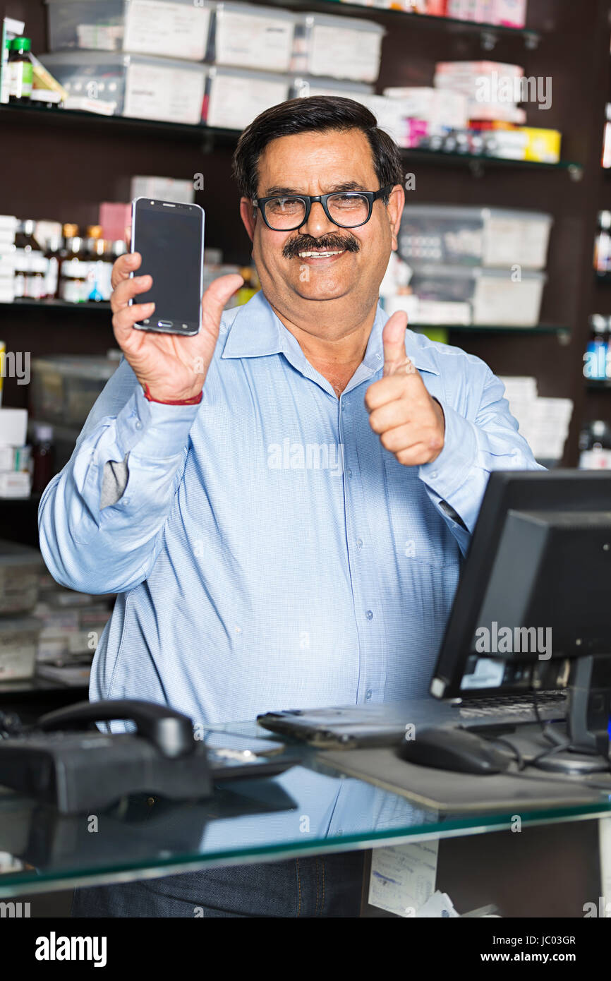 Indian man standing in mobile shop hi-res stock photography and images ...