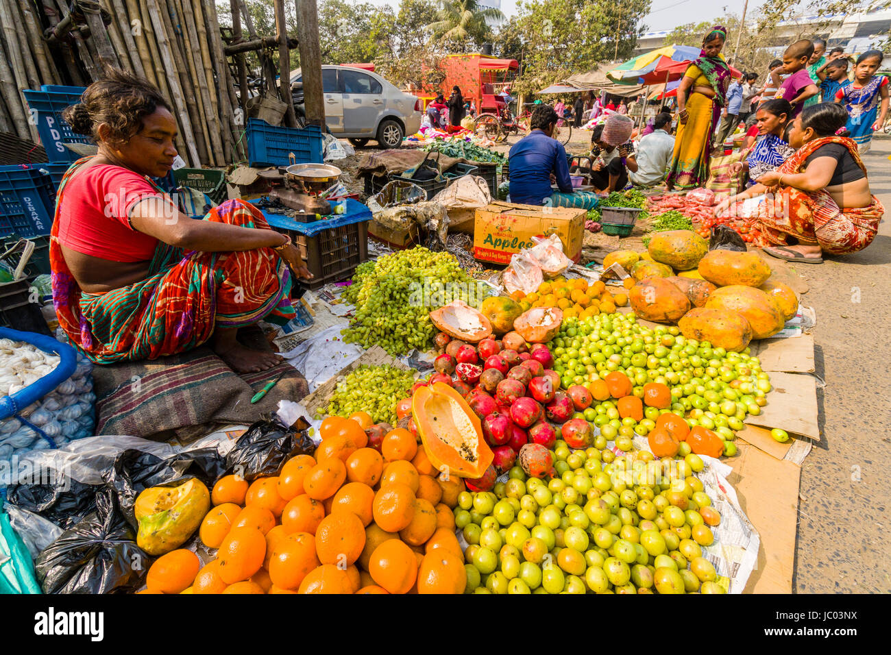 Sealdah market hi-res stock photography and images - Alamy