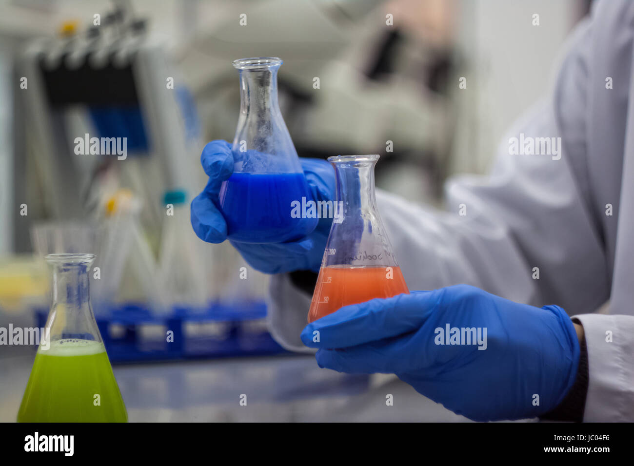 Orange and white test tube hi-res stock photography and images - Alamy