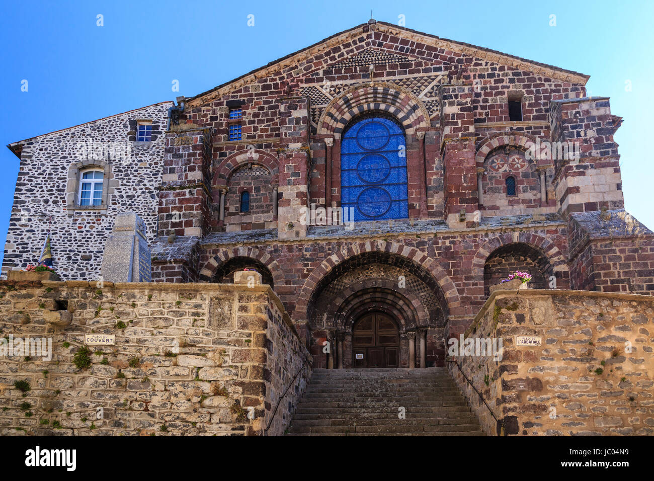 France, Haute-Loire (43), Le Monastier-sur-Gazeille, façade occidentale ...