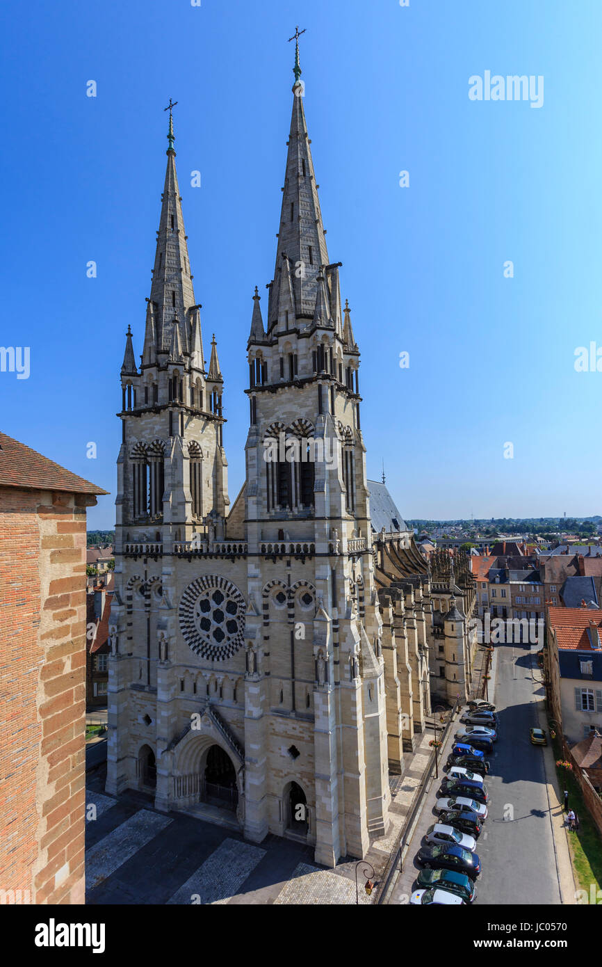 France, Allier (03), Moulins, la cathédrale Notre-Dame vue depuis la ...