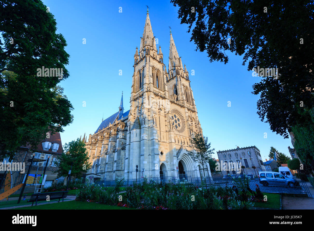 France, Allier (03), Moulins, la cathédrale le soir // France, Allier ...