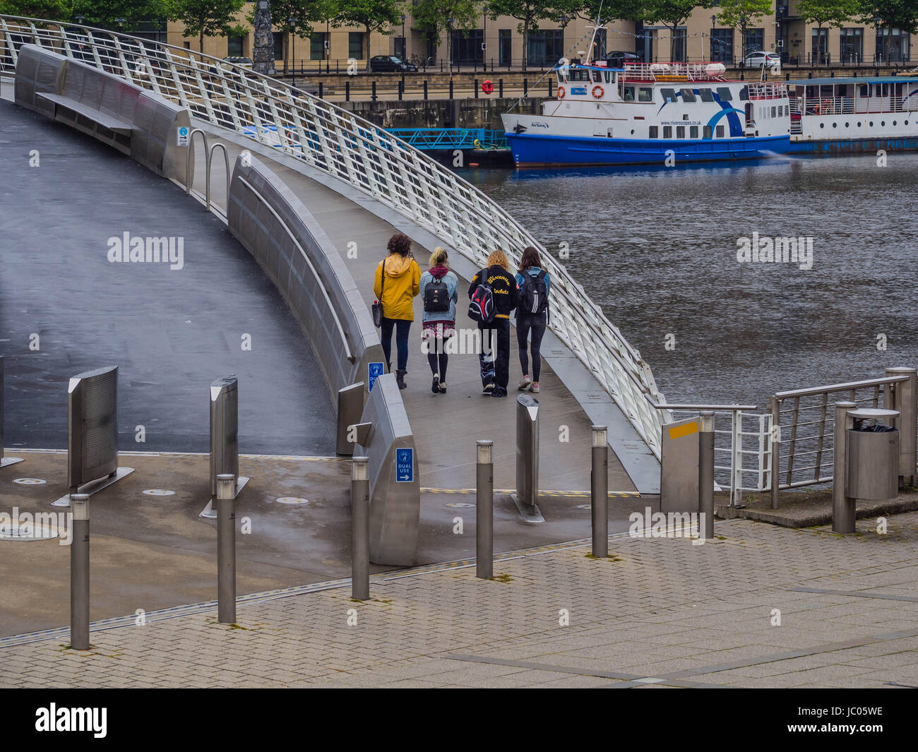 Walking to gateshead hi-res stock photography and images - Alamy