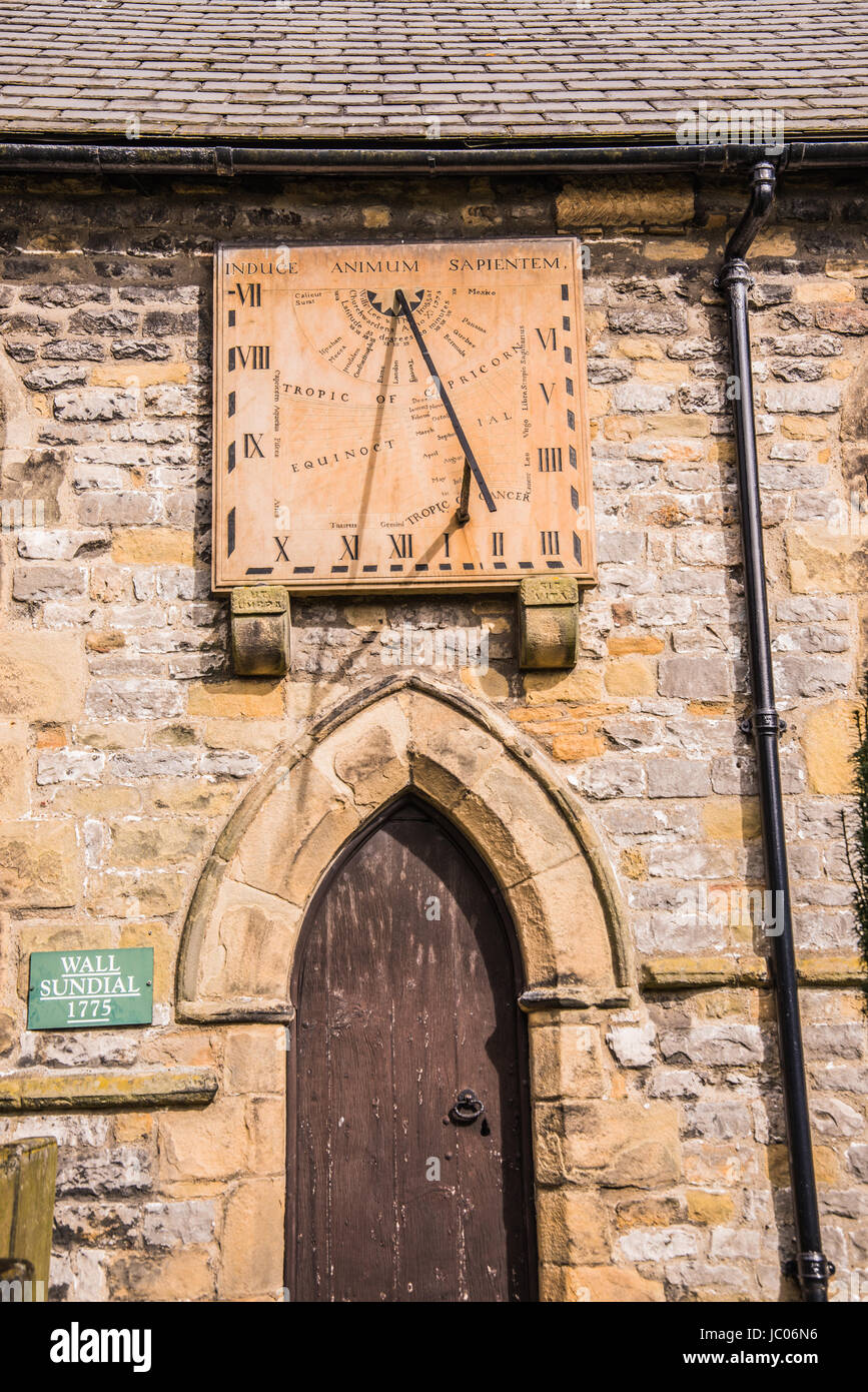 Old sun dial hi-res stock photography and images - Alamy